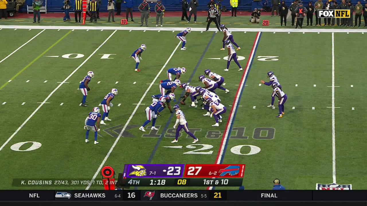 Minnesota Vikings wide receiver Justin Jefferson climbs ladder in red ...