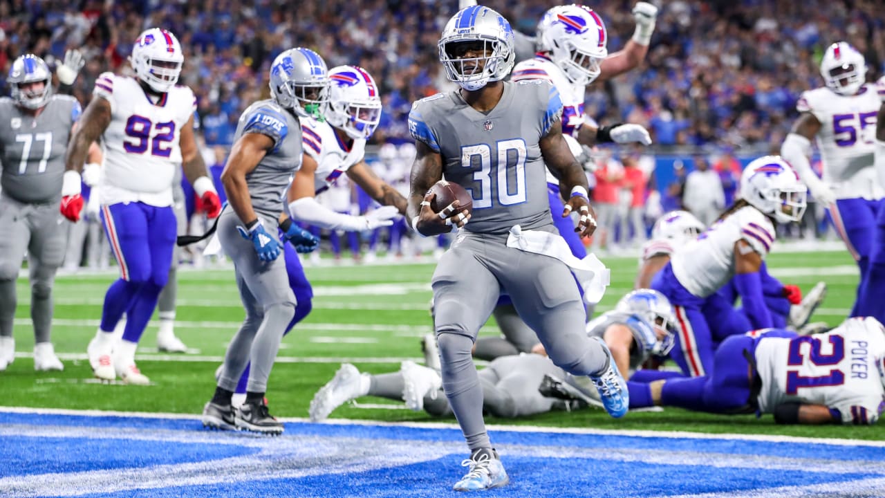 Detroit Lions running back Jamaal Williams follows his blockers for ...