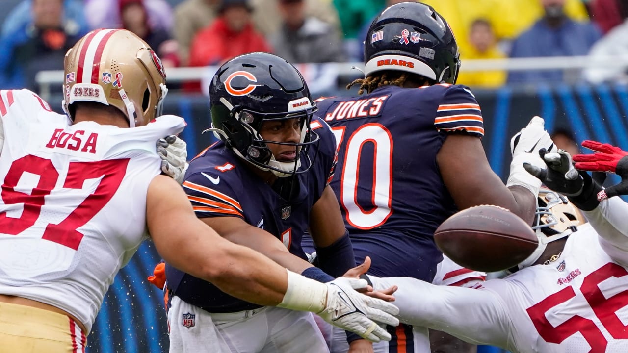 Chicago Bears quarterback Justin Fields scoots through 49ers defense ...