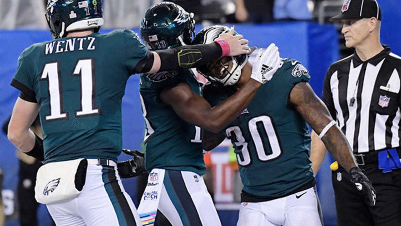 Corey Clement powers through for first TD of 2018