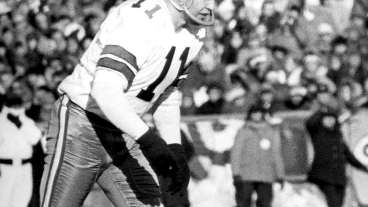 Danny Villanueva, pioneering Latino kicker, dies at 77