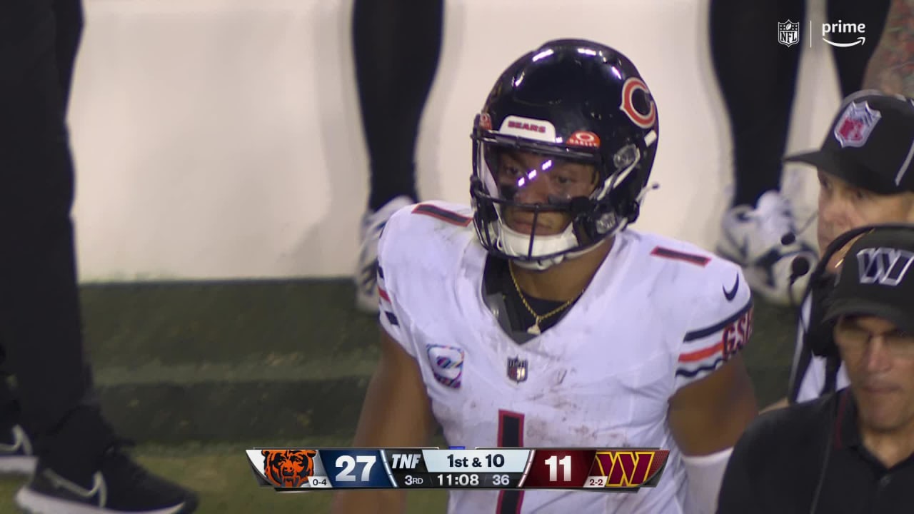 Chicago Bears quarterback Justin Fields takes a designed QB power play ...