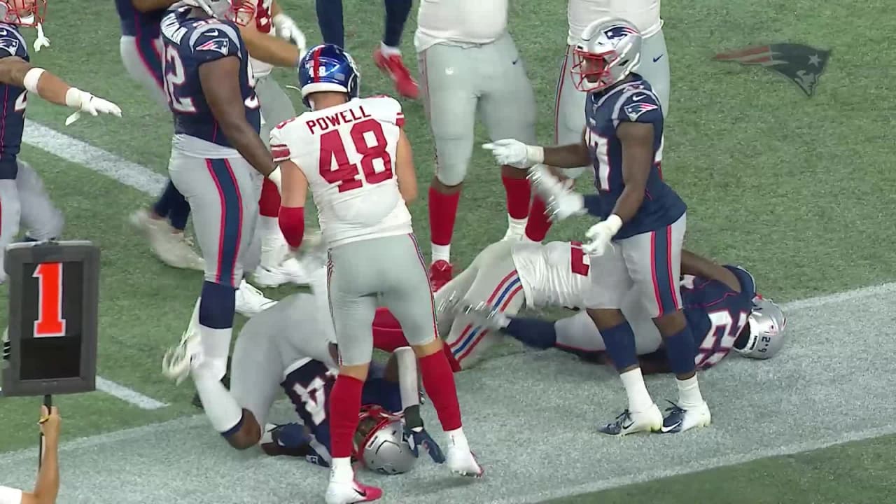 Wayne Gallman dives into pylon for TD
