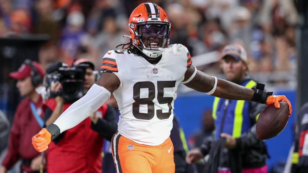 Cleveland Browns tight end David Njoku goes WAY upstairs for dazzling ...