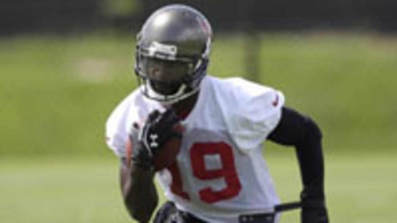 Mike Williams, Tampa Bay Buccaneers strike contract