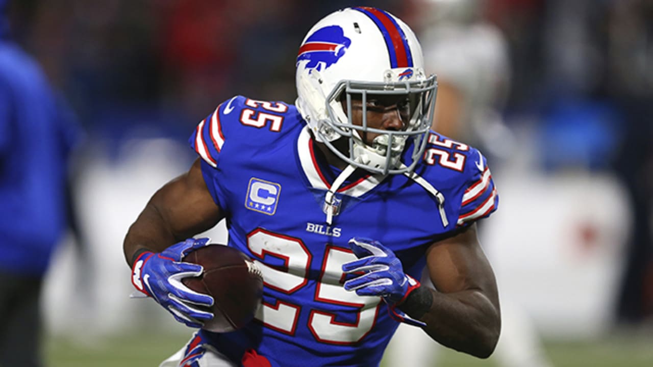 Bills use Wildcat formation on first play for 12 yards