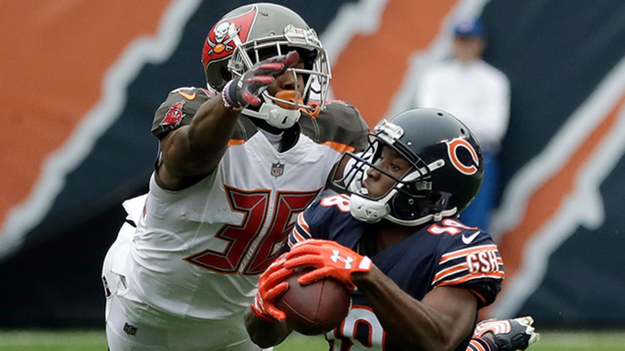 Taylor Gabriel LAYS OUT for 30-yard catch