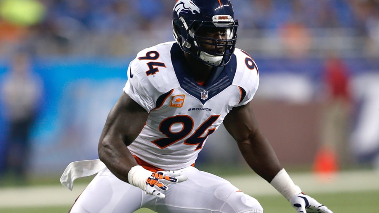 Injuries: McCoy hurts shoulder; Lacy injures groin