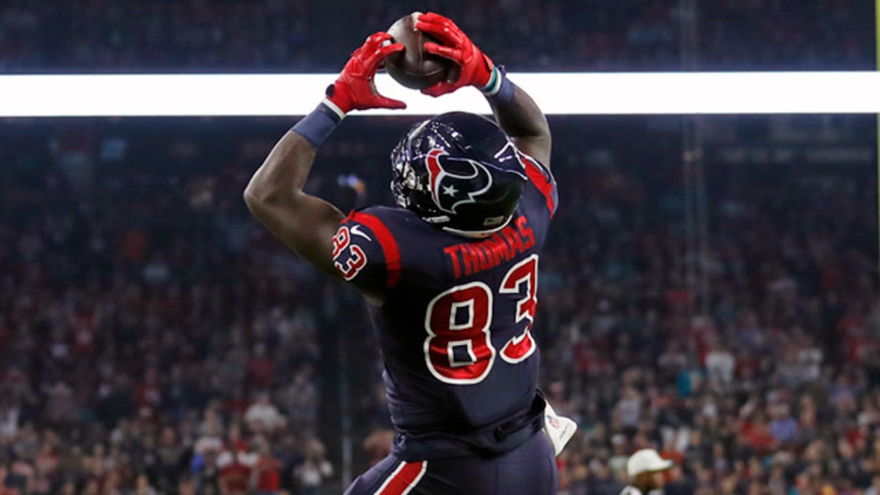 Jordan Thomas reaches out to grab touchdown catch