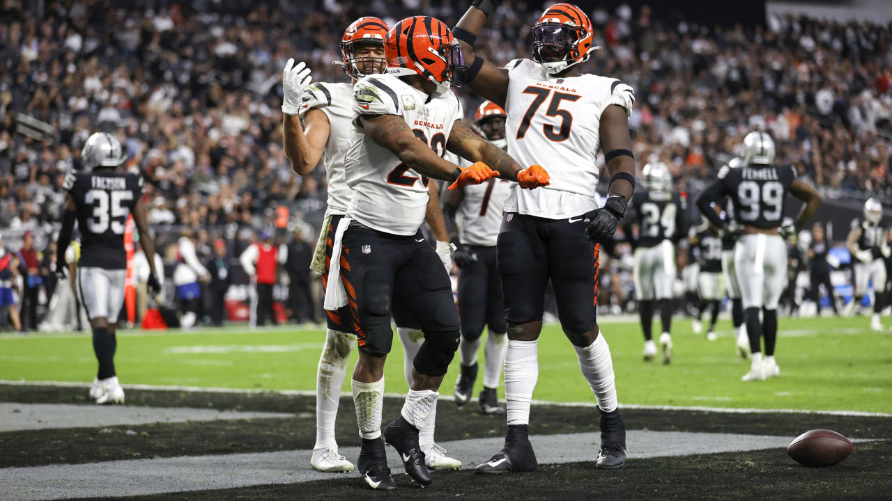 Cincinnati Bengals running back Joe Mixon hits the cutback lane with ...