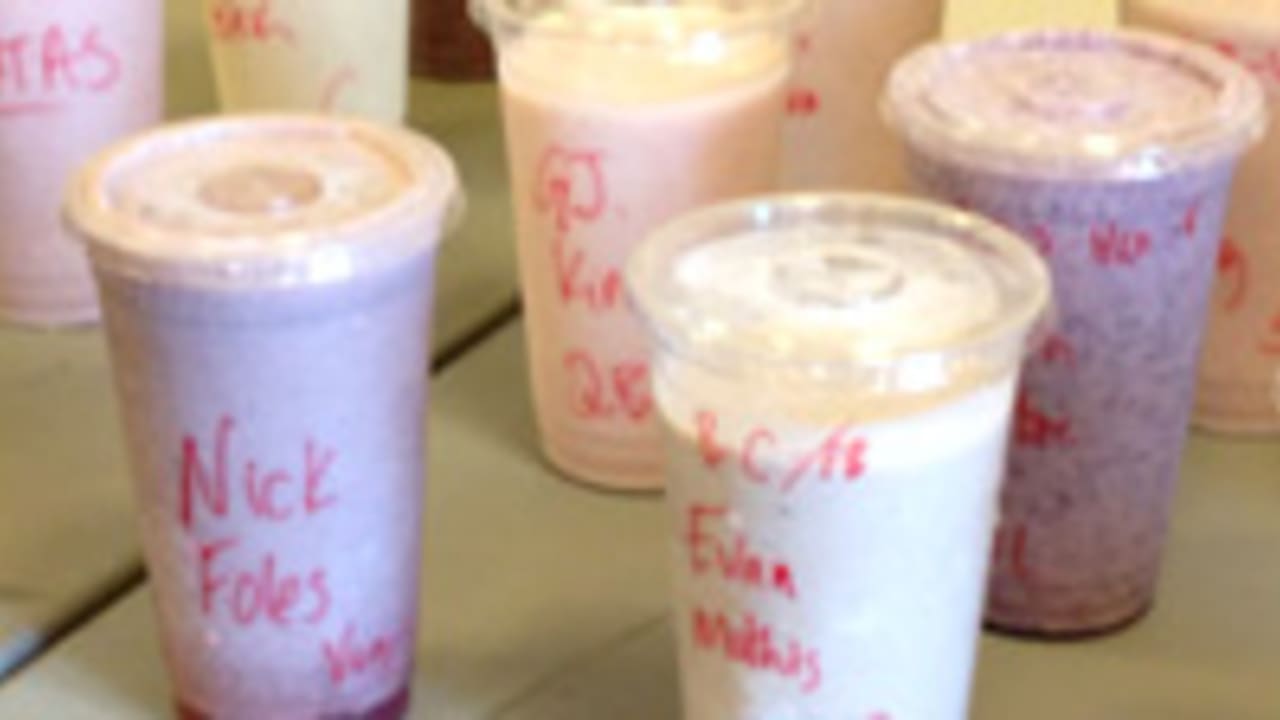 Chip Kelly debuts personalized smoothies for Eagles