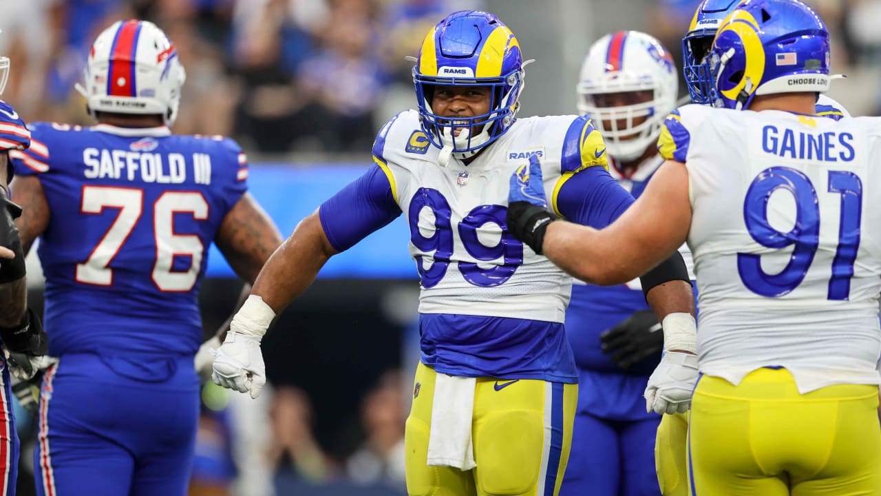 Los Angeles Rams defensive end Aaron Donald sledgehammers Buffalo Bills ...