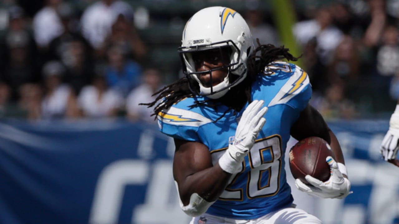 Melvin Gordon accelerates for 34 yards on screen pass