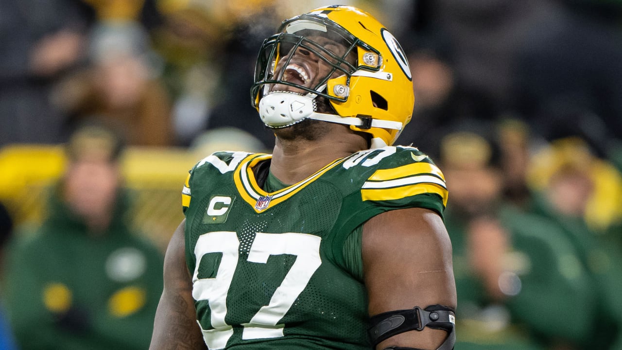 Green Bay Packers defensive tackle Kenny Clark uses stunt move on ...