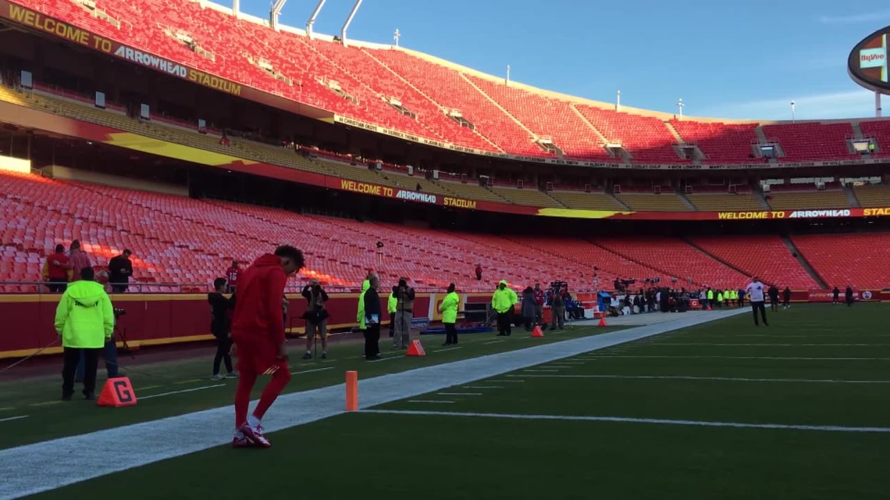 Mahomes warms up with deep side-arm throws