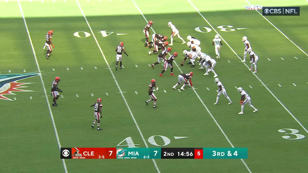 Miami Dolphins quarterback Tua Tagovailoa throws a perfectly accurate ...