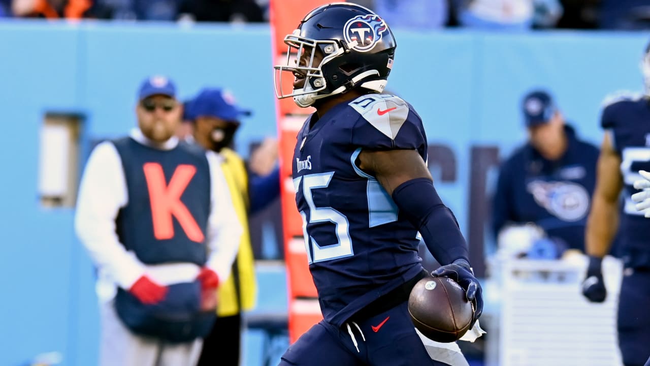 Tennessee Titans inside linebacker Jayon Brown makes heads-up play with ...