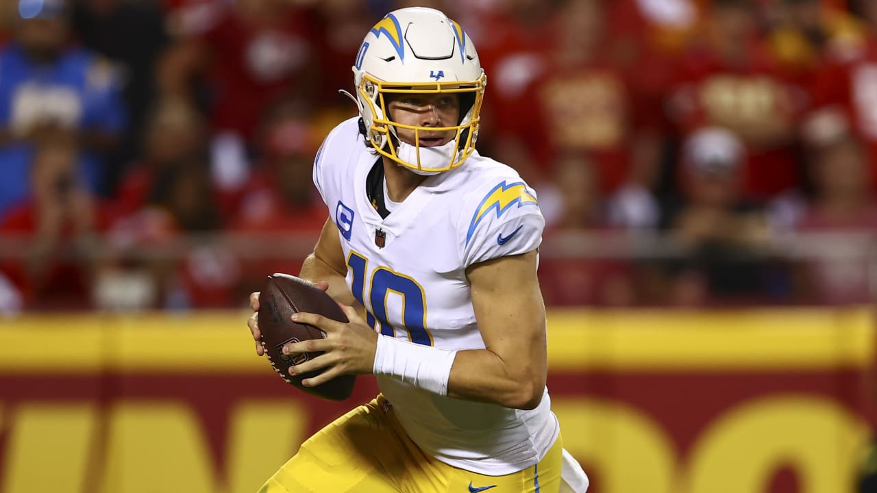 Chargers QB Justin Herbert (rib cartilage) limited Wednesday ...