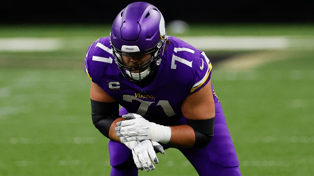 Vikings renegotiate Riley Reiff contract to give LT $1M bonus lost at ...