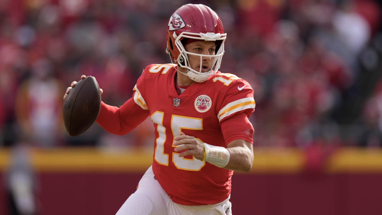 Chiefs QB Patrick Mahomes becomes third player with multiple 5K passing ...