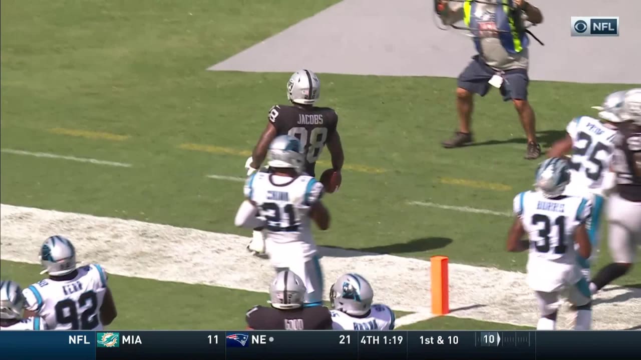 Las Vegas Raiders running back Josh Jacobs rushes for a 6-yard touchdown.