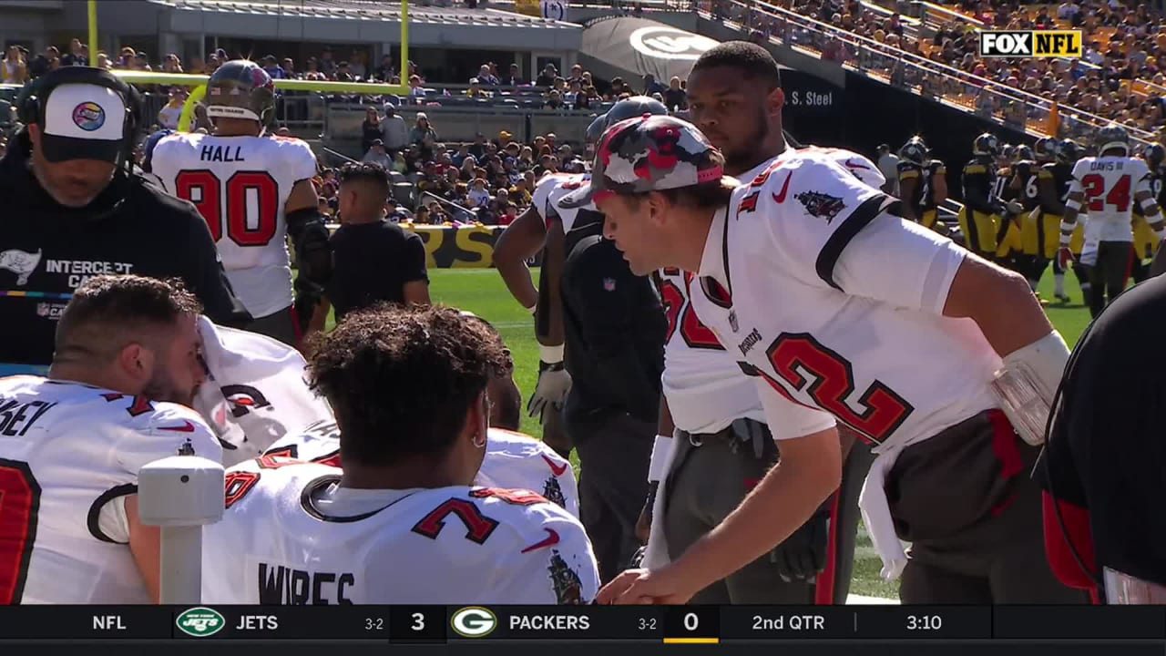 Tampa Bay Buccaneers quarterback Tom Brady gets heated with O-line on ...