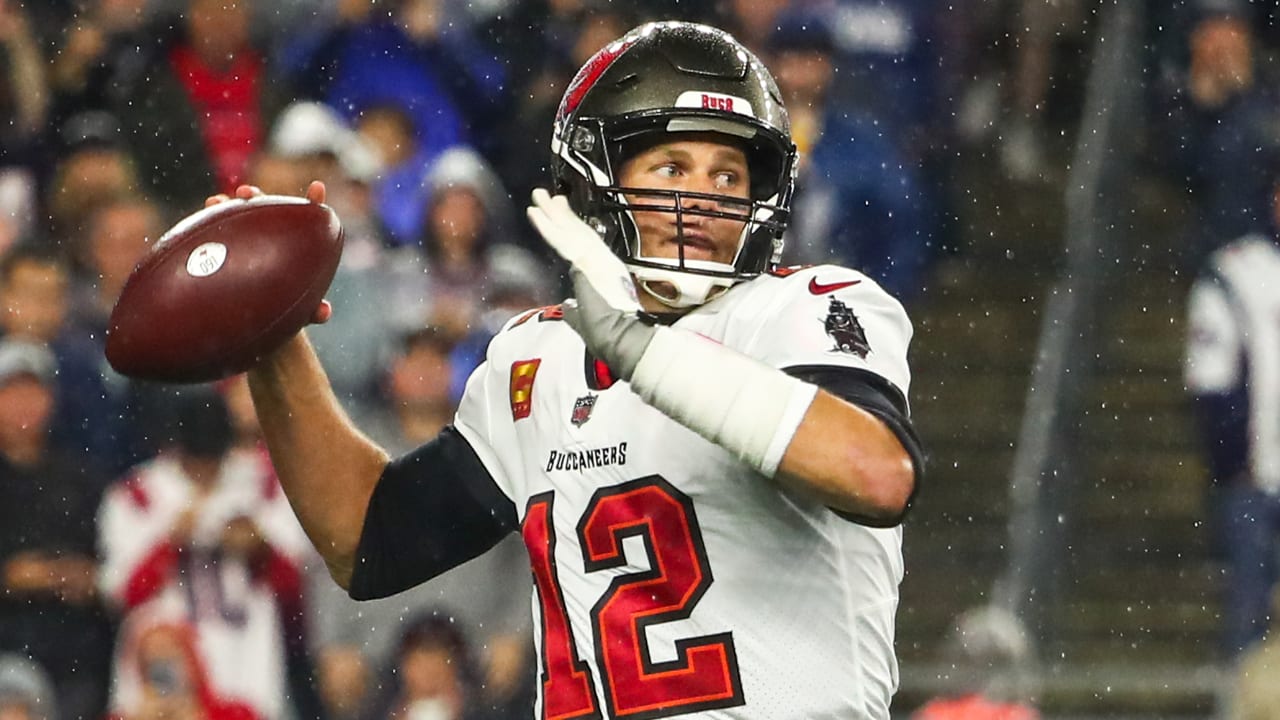Tampa Bay Buccaneers quarterback Tom Brady becomes NFL's all-time pass ...