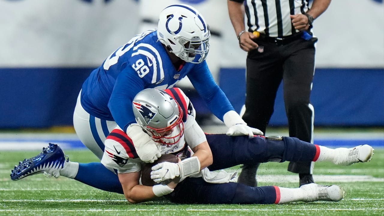 Indianapolis Colts defensive tackle DeForest Buckner barrels down on ... Indianapolis Colts defensive tackle DeForest Buckner barrels down on ...