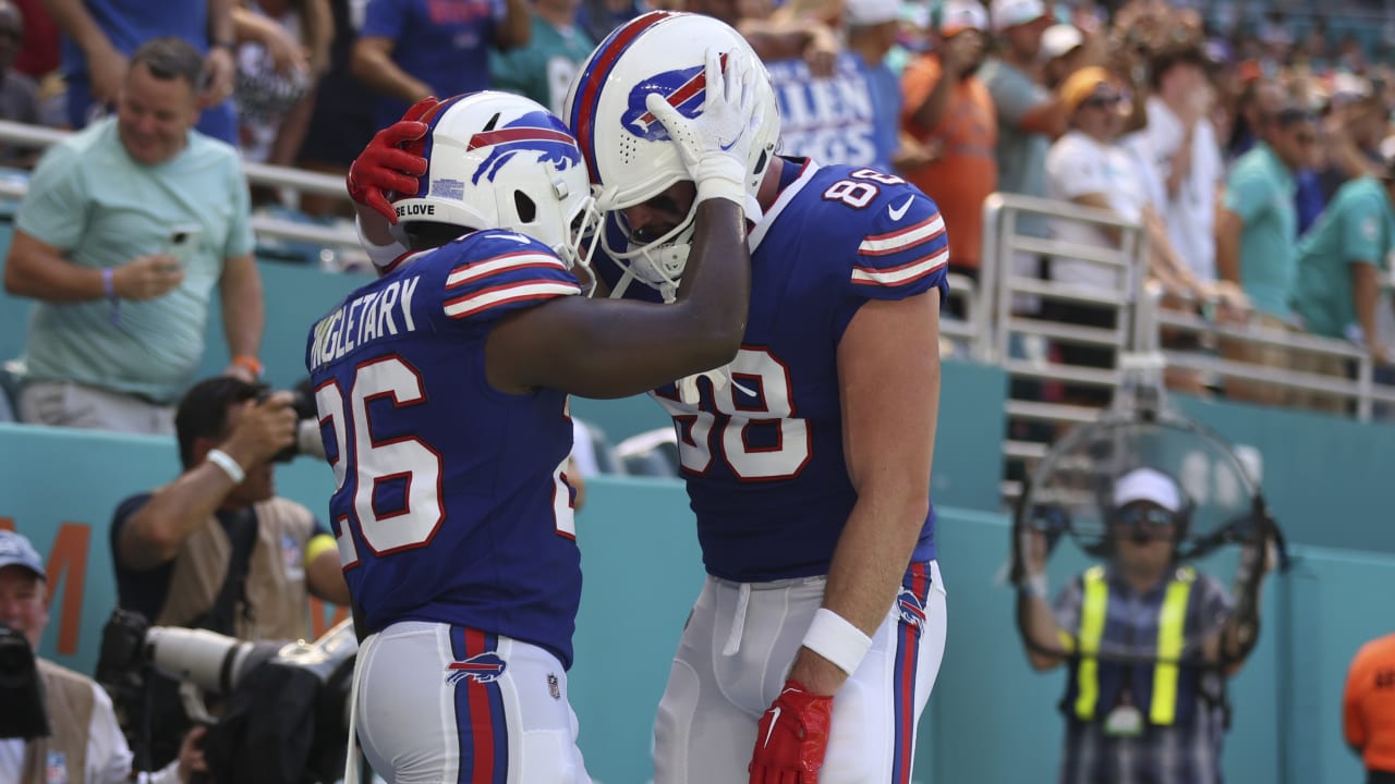 Buffalo Bills quarterback Josh Allen tosses sack-evading TD to running ...