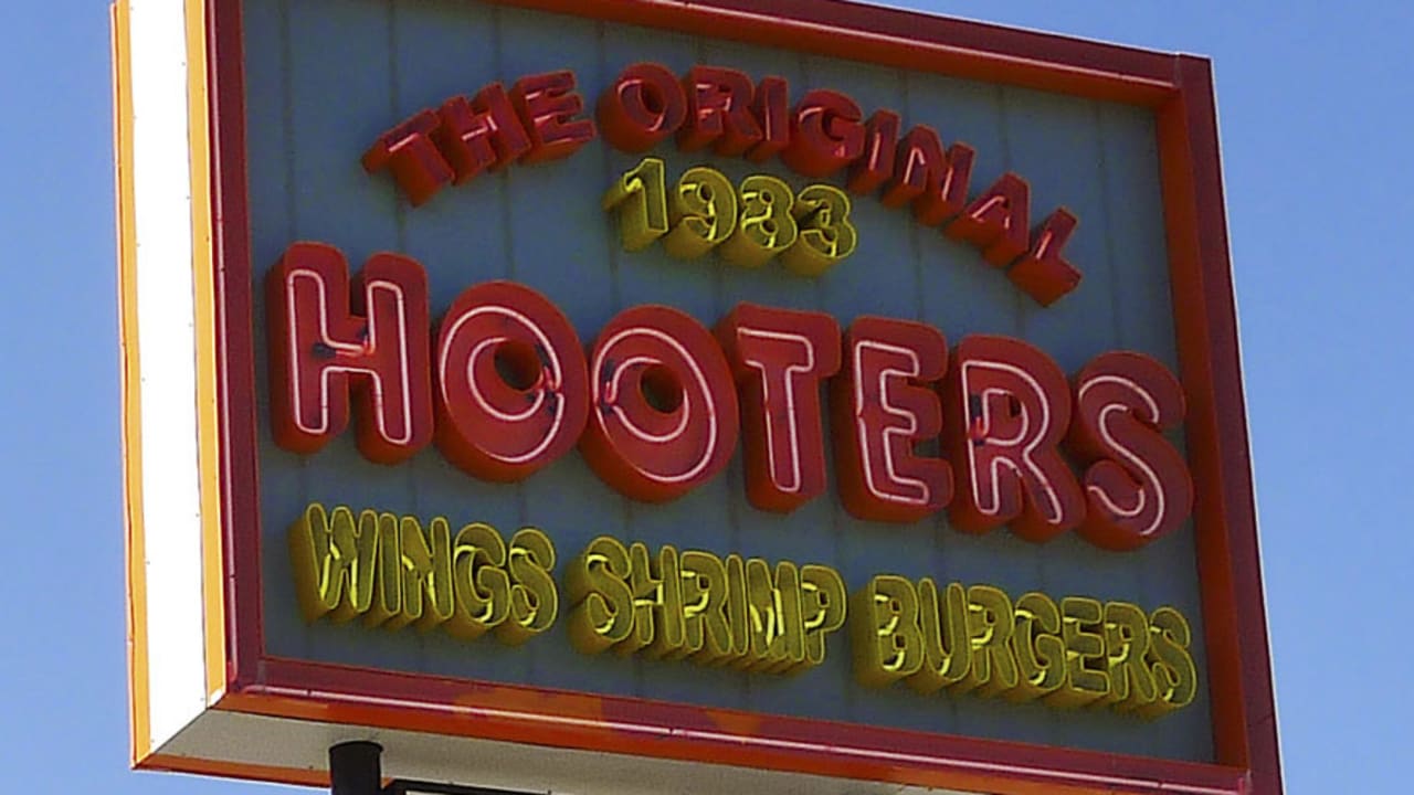 Hooters serves up free meal to Pats fire alarm bro