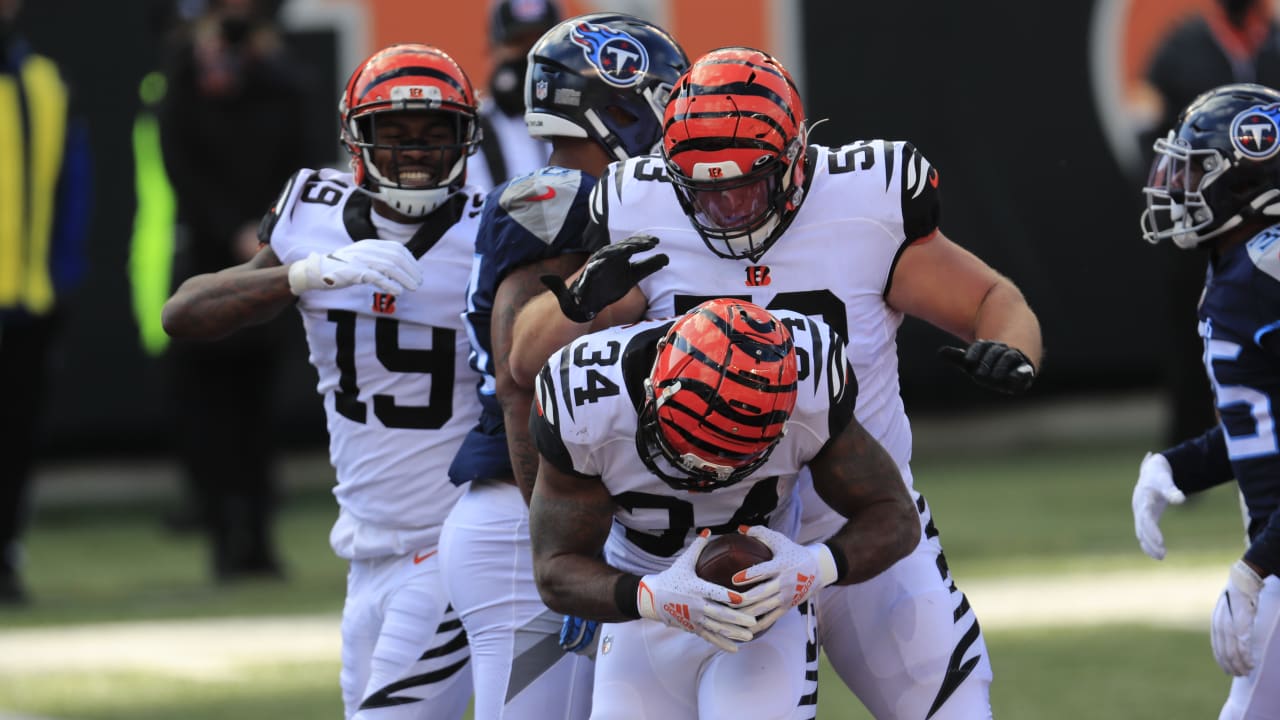 Cincinnati Bengals running back Samaje Perine bulldozes his way for 1 ...