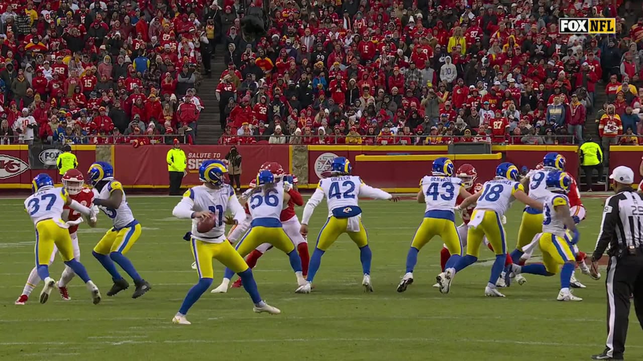 Los Angeles Rams punter Riley Dixon puts his passing prowess on full ...