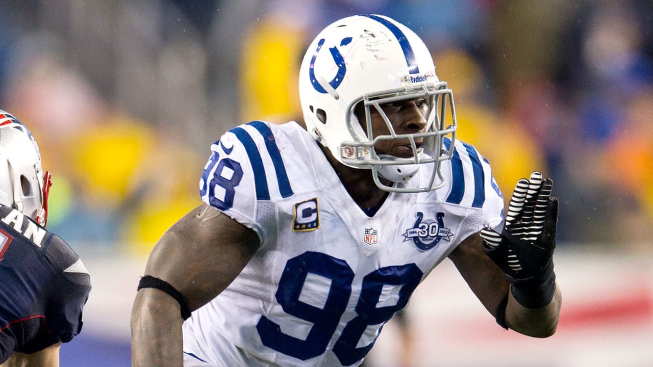 Robert Mathis makes long-awaited return for Colts