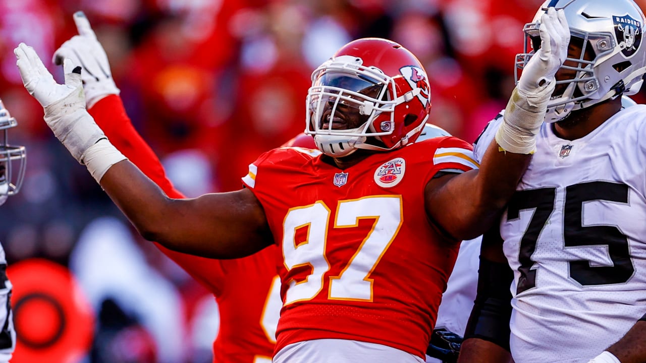 Kansas City Chiefs defensive lineman Alex Okafor ROCKS Las Vegas ...