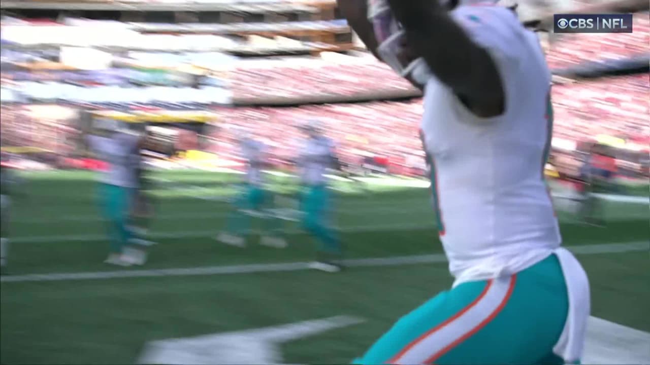 Miami Dolphins wide receiver Tyreek Hill wins pylon race for TD, then hits his signature floor ...