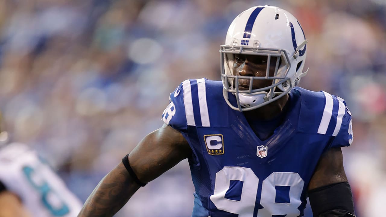 Robert Mathis goes out like a hero in Colts locker room
