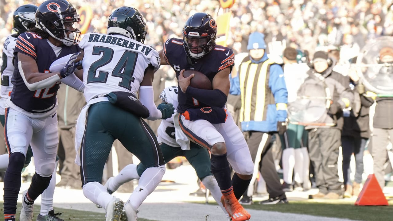 Can't-Miss Play: Chicago Bears quarterback Justin Fields roams the ...
