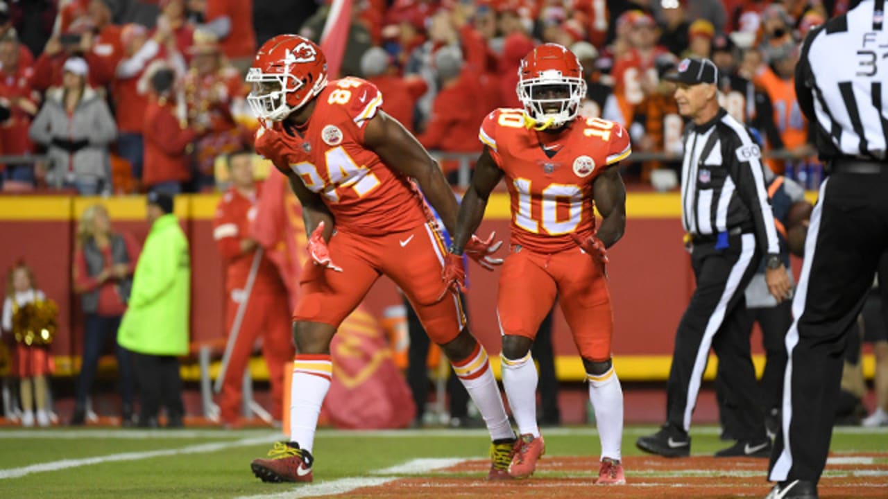 Demetrius Harris channels Zeke on TD celebration