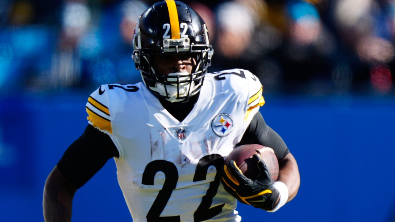 Pittsburgh Steelers running back Najee Harris attacks the edge for 10 ...