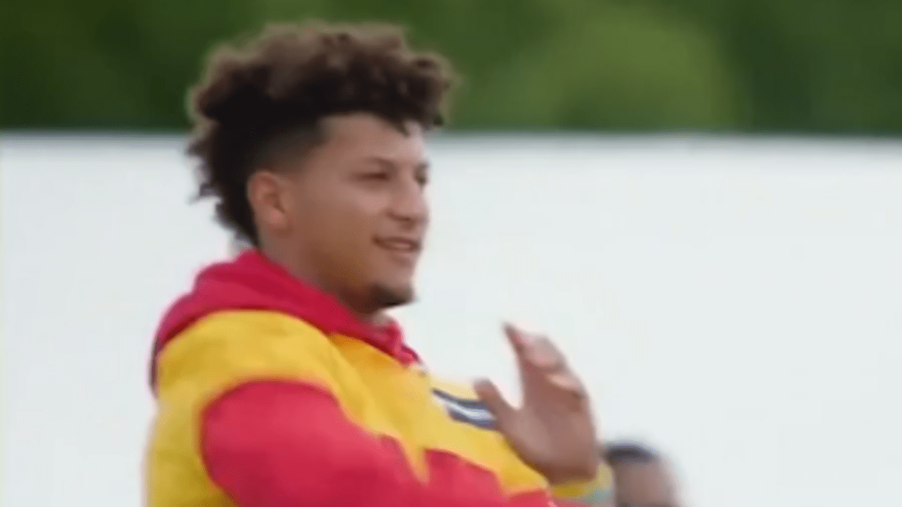 First look: Patrick Mahomes throwing passes at 2020 Kansas City Chiefs ...