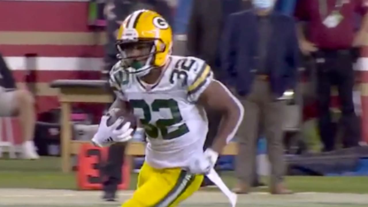 Green Bay Packers running back Tyler Ervin weaves through 49ers on 24 ...