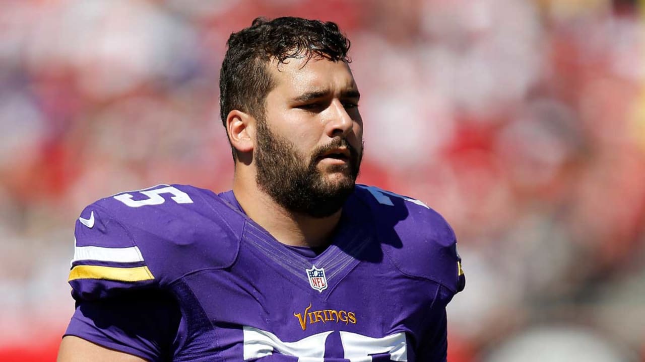 Report: Matt Kalil underwent surgery on both knees
