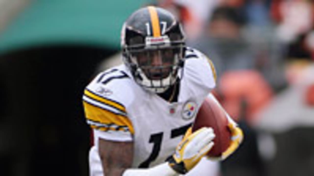 Mike Wallace rejoins Pittsburgh Steelers at facility