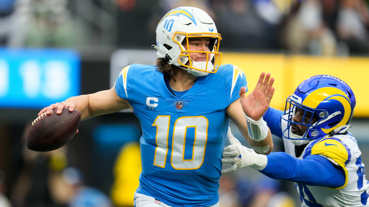 Los Angeles Chargers quarterback Justin Herbert's 3-yard TD toss to ...