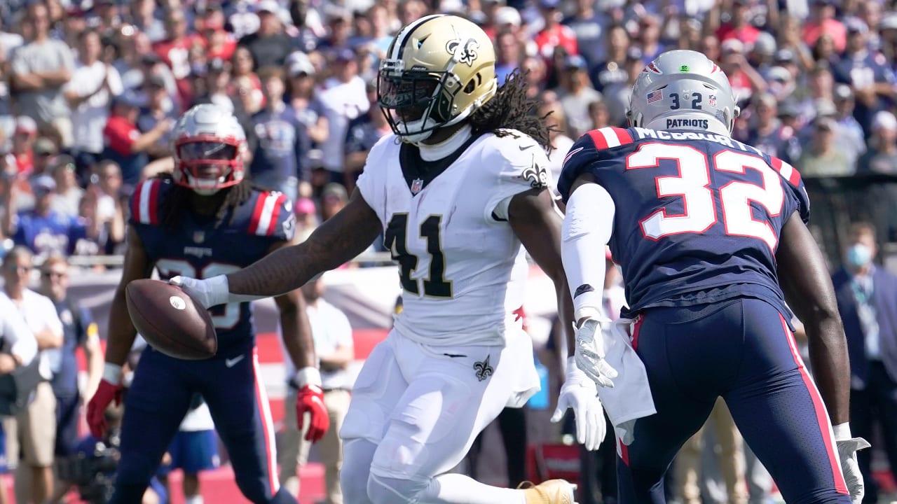New Orleans Saints running back Alvin Kamara is left all alone for ...