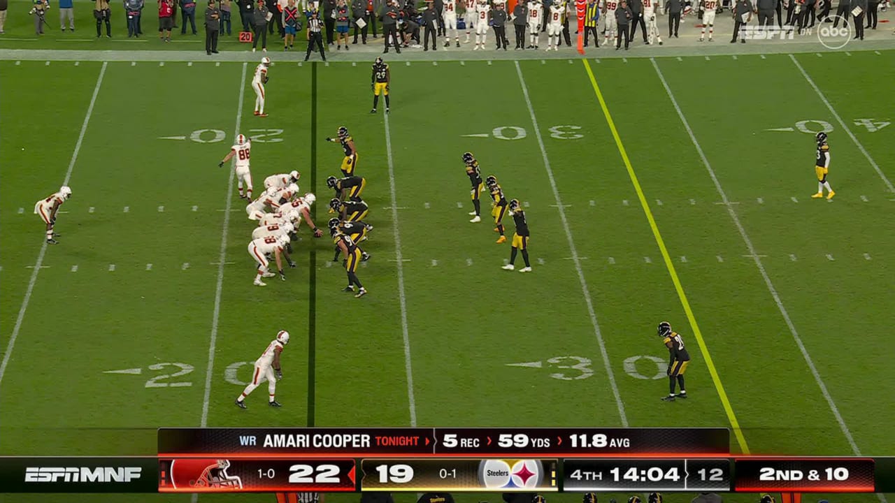 Cleveland Browns quarterback Deshaun Watson locates wide-open wide ...