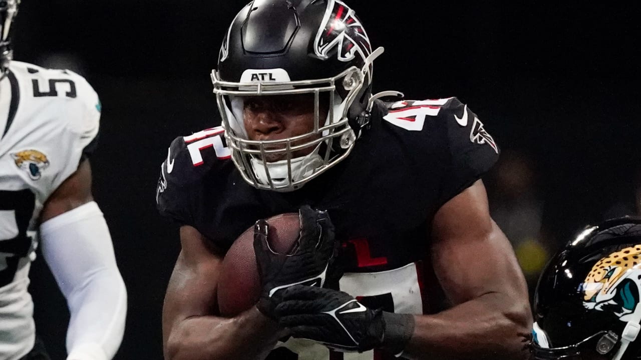 Atlanta Falcons running back Caleb Huntley locates crease on outside ...