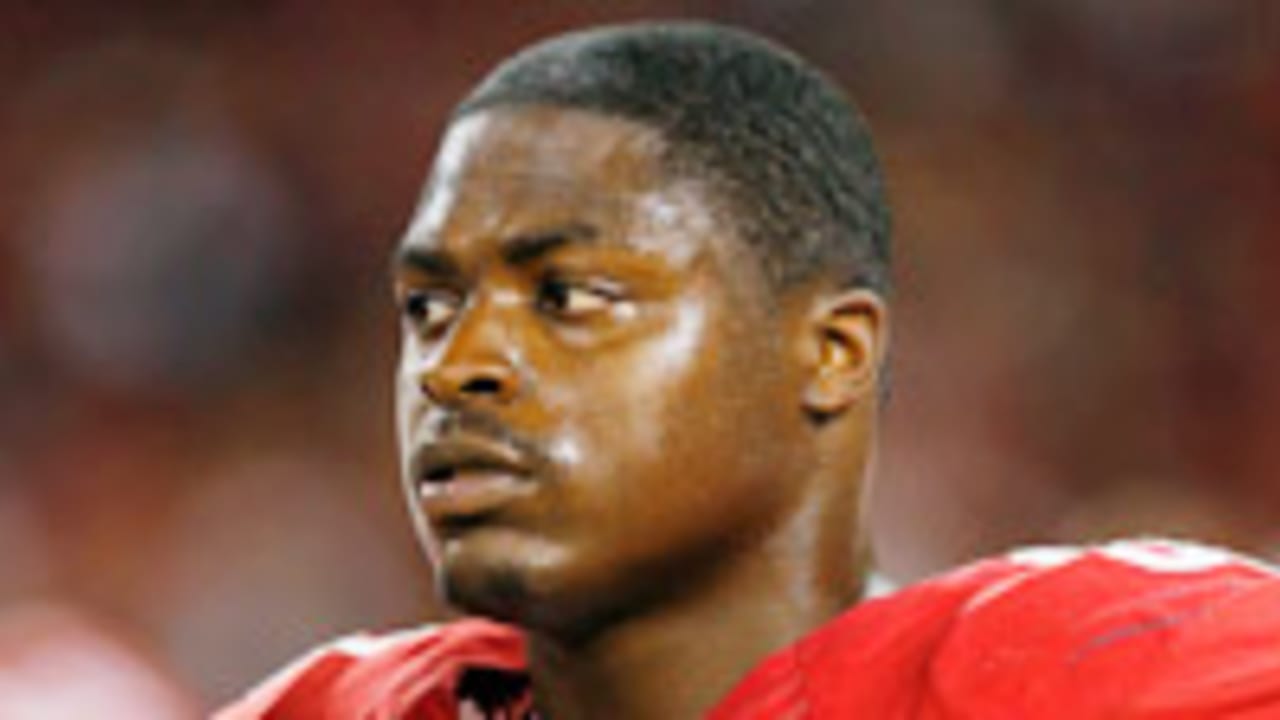 Niners' Demarcus Dobbs out one game for violating NFL policy