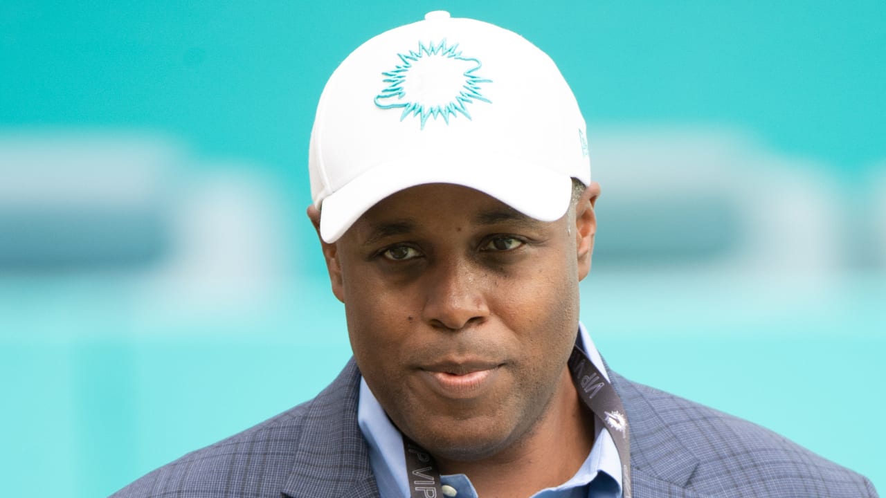 NFL Network's Cameron Wolfe predicts that Miami Dolphins will use their ...