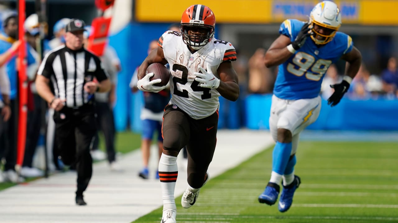 Can't-Miss Play: Cleveland Browns running back Nick Chubb's two stiff ...